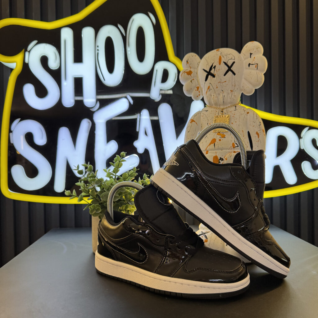 NIKE RETRO 1 CHAROL NEGRA - shoopsneakers